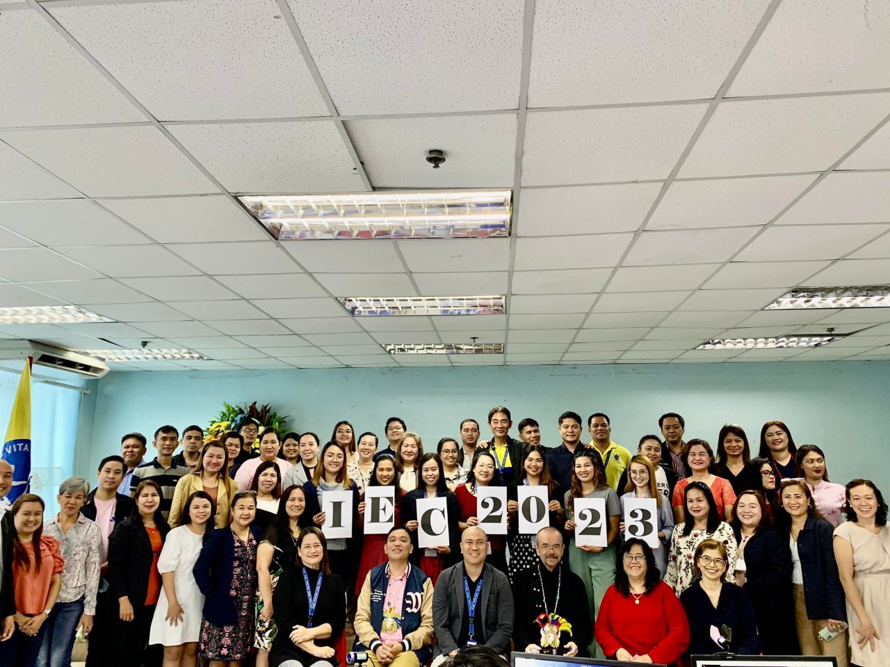 マーク・ヘレガスン名誉教授が講演を行いました | 現代ビジネス学科