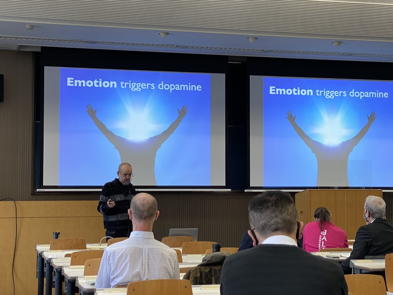 マーク・ヘレガスン名誉教授が基調講演を行いました | 現代ビジネス学科